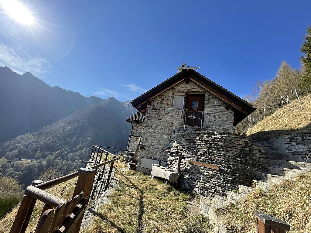 Rustico mit viel Land / rustico con molto terreno im Kanton Tessin ...