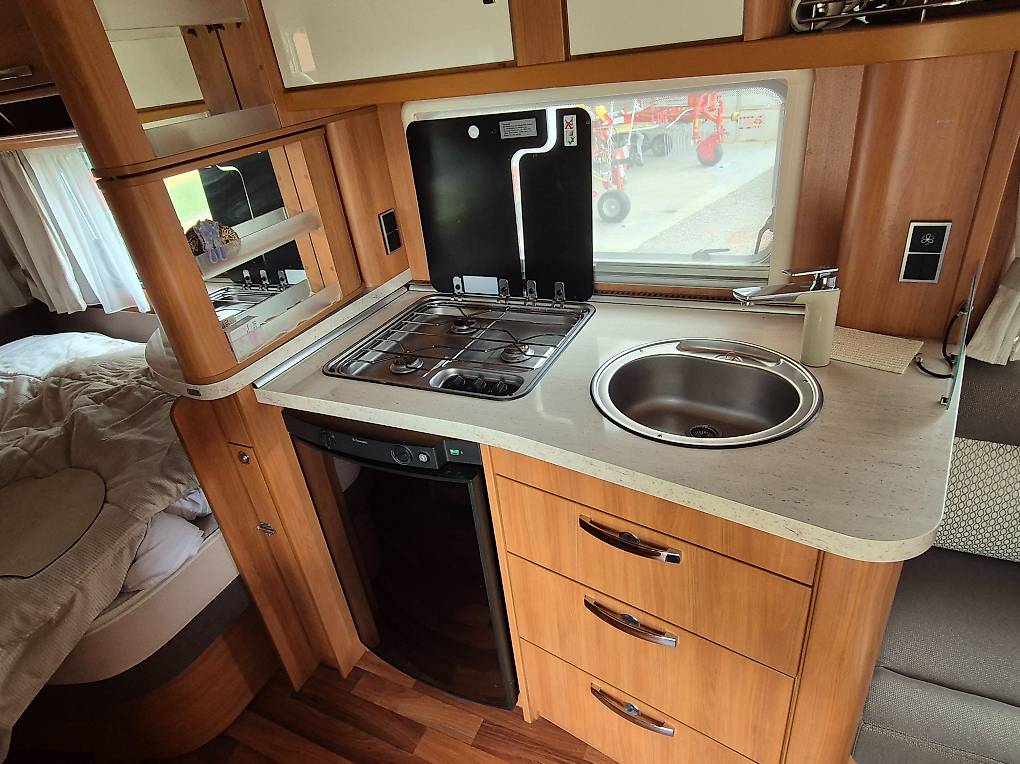 ERIBA Nova 465 Luxus Line mit Mover und Vorzelt im Kanton Zürich - tutti.ch