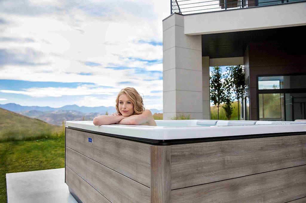 Whirlpool STIL7 Bullfrog (Villeroy&Boch) im Kanton Luzern - tutti.ch