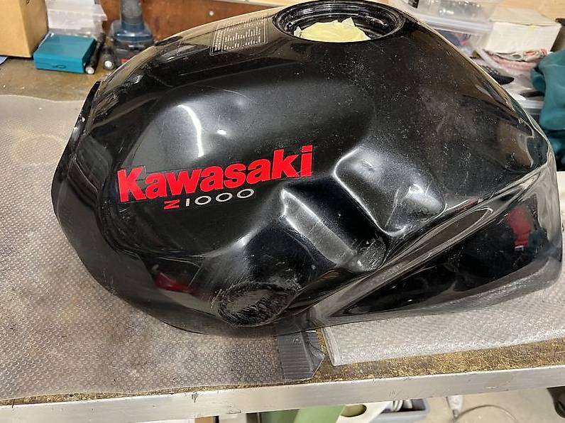 Kawasaki Z 1000 Tank im Kanton Bern - tutti.ch