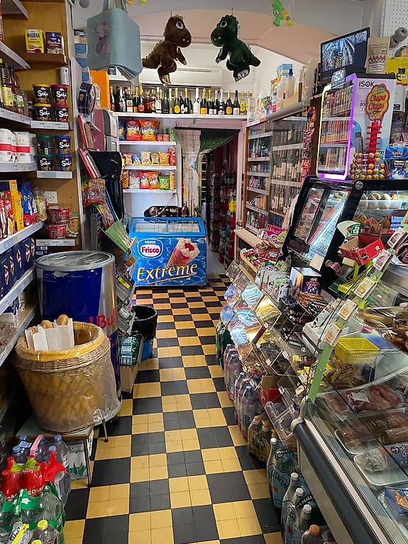 Kiosk Shop for Take over(Very Old Contract) im Kanton Genf mieten ...