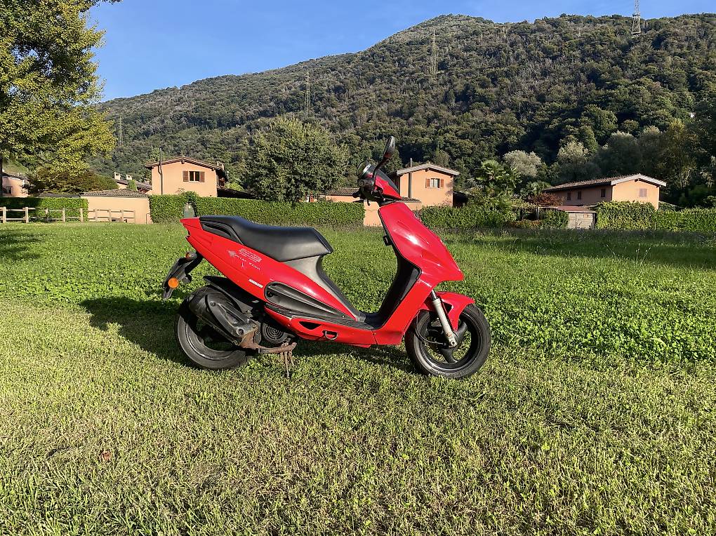 Phantom F12 50cc rosso già collaudato im Kanton Tessin - tutti.ch