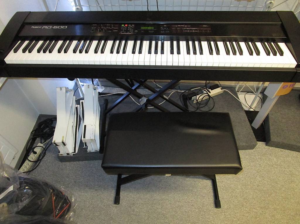 PIANO DIGITAL STAGE, ROLAND RD-600, 88 gewichtete Tasten. im Kanton ...