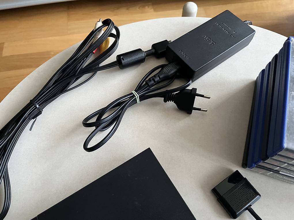 PlayStation 2 (PS2) Slim / inkl. 6x Games! im Kanton Bern - tutti.ch