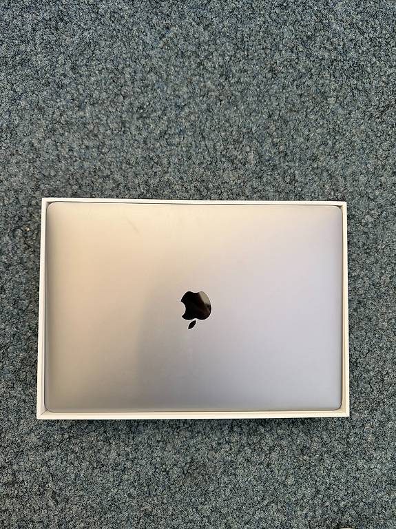 Apple MacBook Air, M1 2020, 13" Batteriekapazität 100% im Kanton Zürich ...