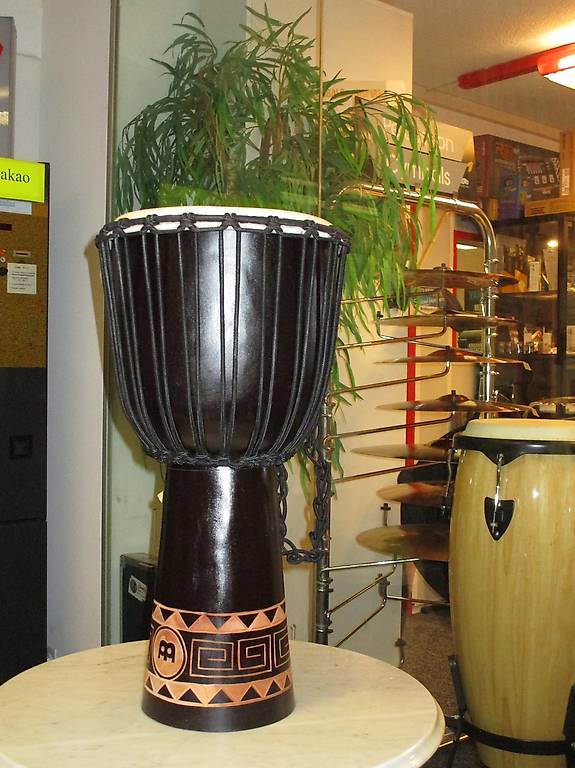 DJEMBE NEUES 12" MODELL, exklusives DESIGN, AFRICAN STYLE! im Kanton ...