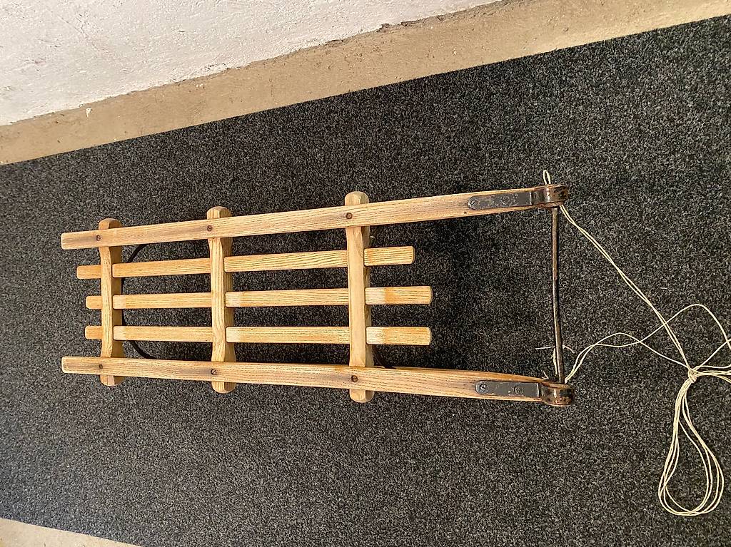 schöner Holzschlitten - massiv im Kanton Graubünden - tutti.ch