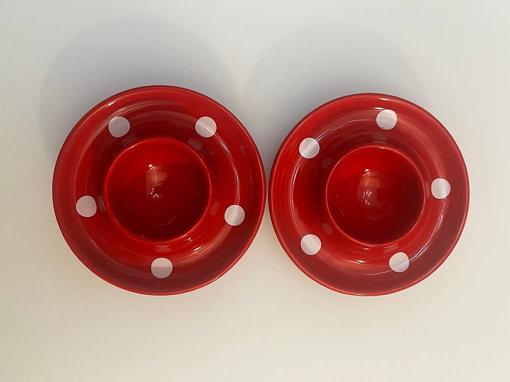 Eierbecher rot -weiss getupft 2 Stk. im Kanton Bern - tutti.ch