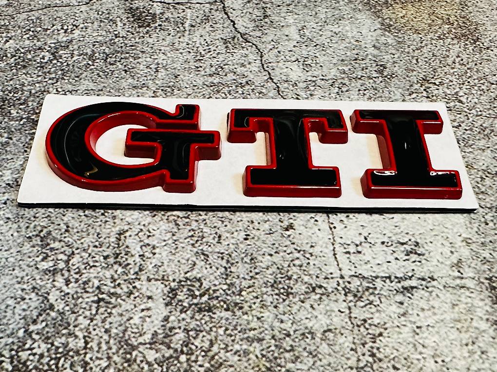 VW GTI Emblem Logo Schriftzug NEU in Schwarz/Rot aus Metall im Kanton ...