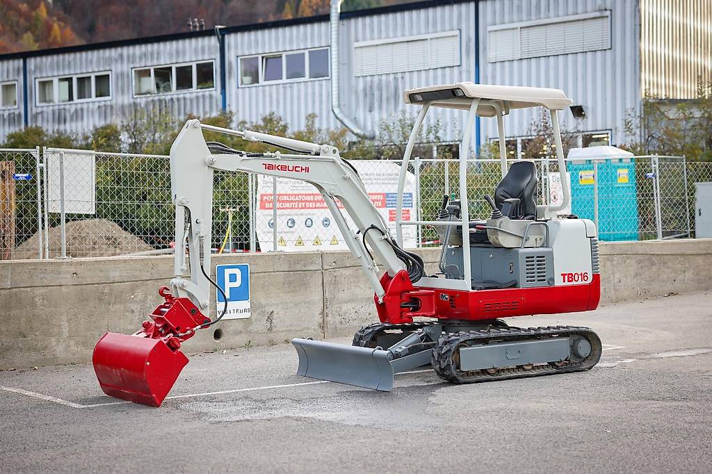 Mini pelle Takeuchi 1.5T - E.39.25 - bagger takeuchi Canton Vaud - tutti.ch