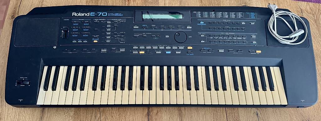 Roland E-70 Intelligent Synthesizer / Keyboard im Kanton Zürich - tutti.ch