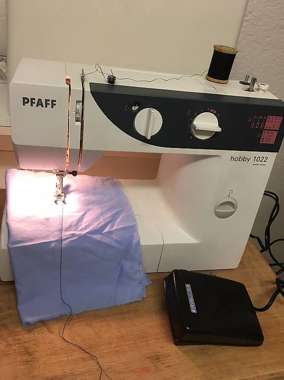 Nähmaschine PFAFF Hobby.1022 mit Koffer im Kanton Basel-Landschaft ...