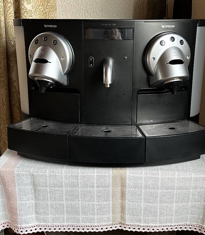 Nespresso Gemini 200 Kaffeemaschine im Kanton Zürich - tutti.ch