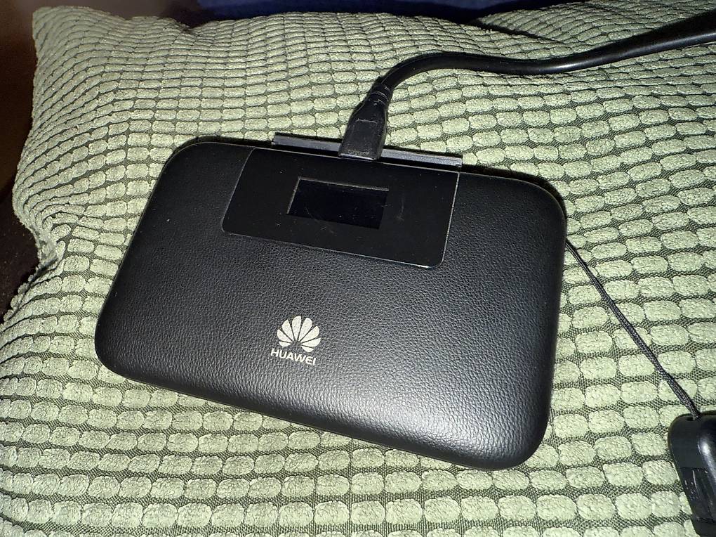 Huawei E5770 Mobiler Wi-Fi Pro Hotspot 5200 mAh Powerbank im Kanton ...