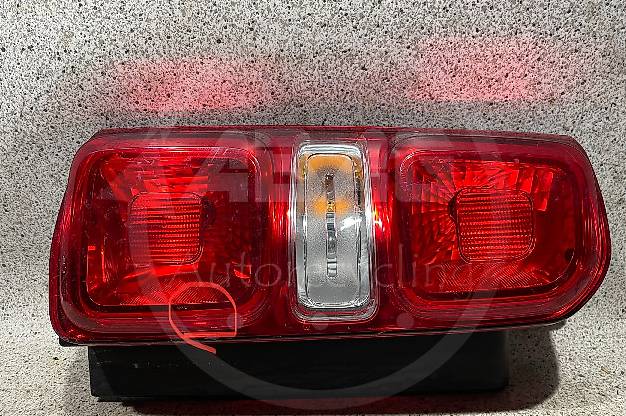 9808243180 Rückleuchte links Peugeot Expert Canton Lucerne - tutti.ch