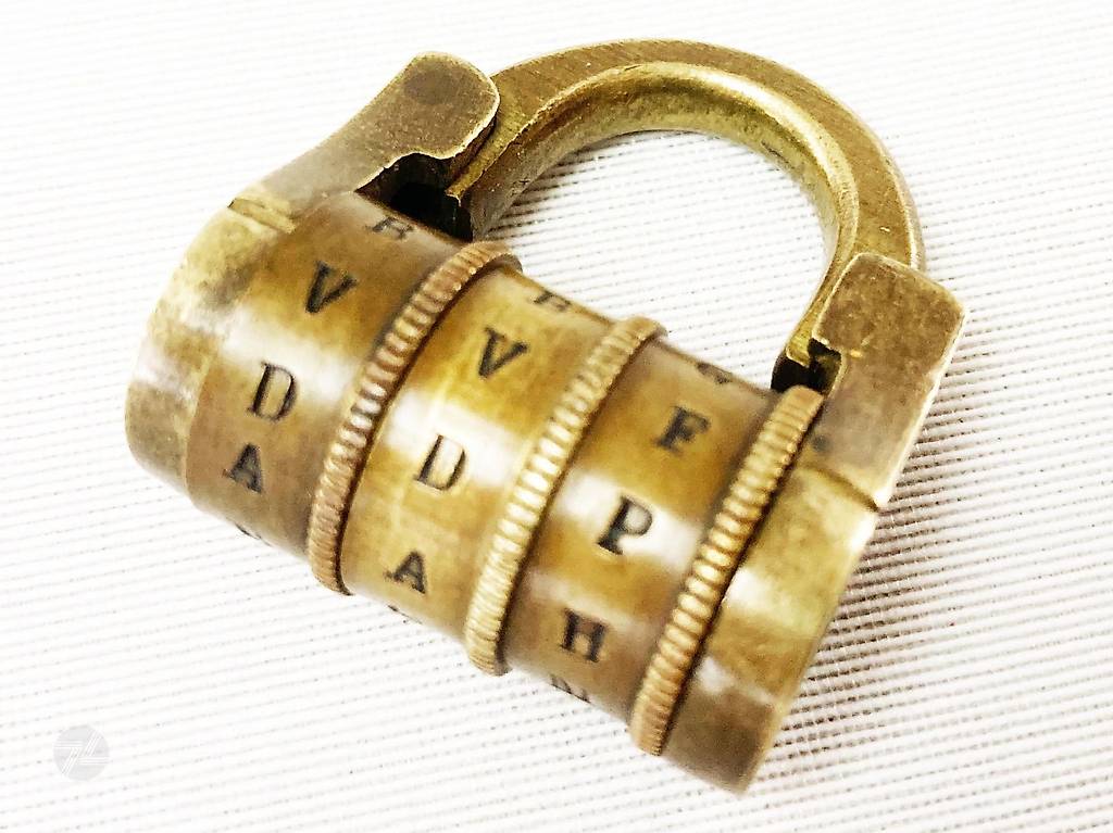 Buchstaben-Kombinations-Vorhängeschloss Antik PARIS H.D. #2 im Kanton ...