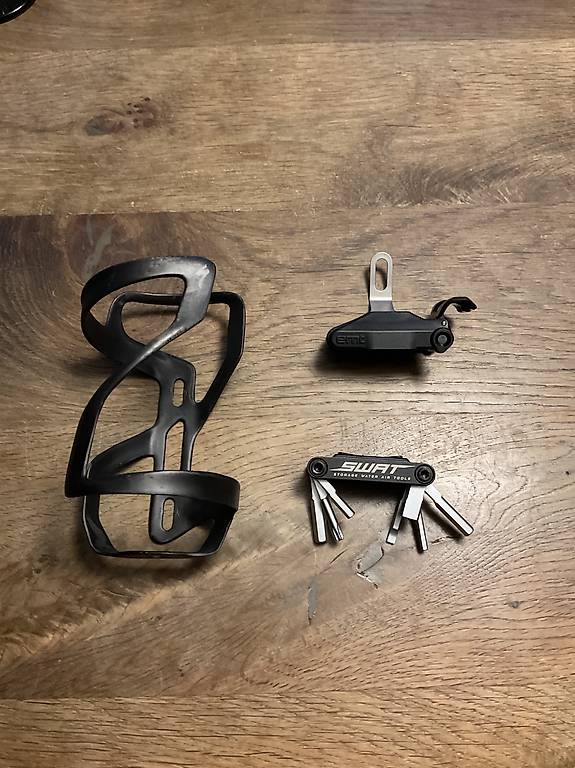 Specialized S-Works Carbon Zee Cage II, Rechts mit SWAT Tool im Kanton ...