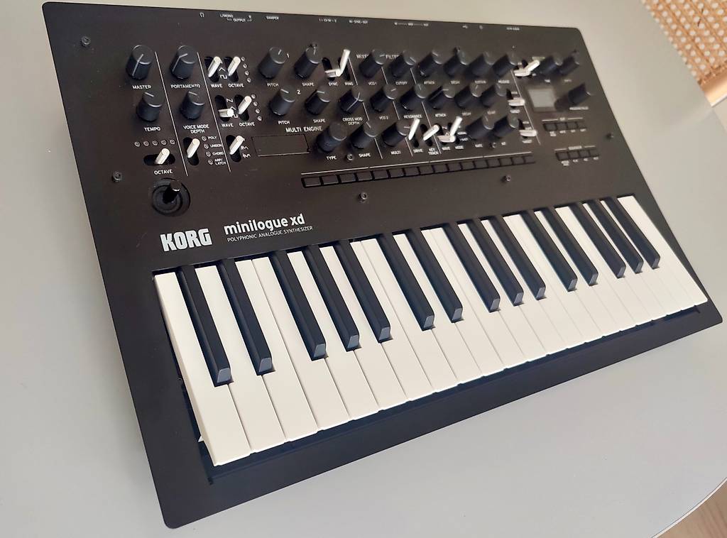 Korg Minilogue XD Synthesizer Top Zustand + Abdeckung im Kanton Zürich ...