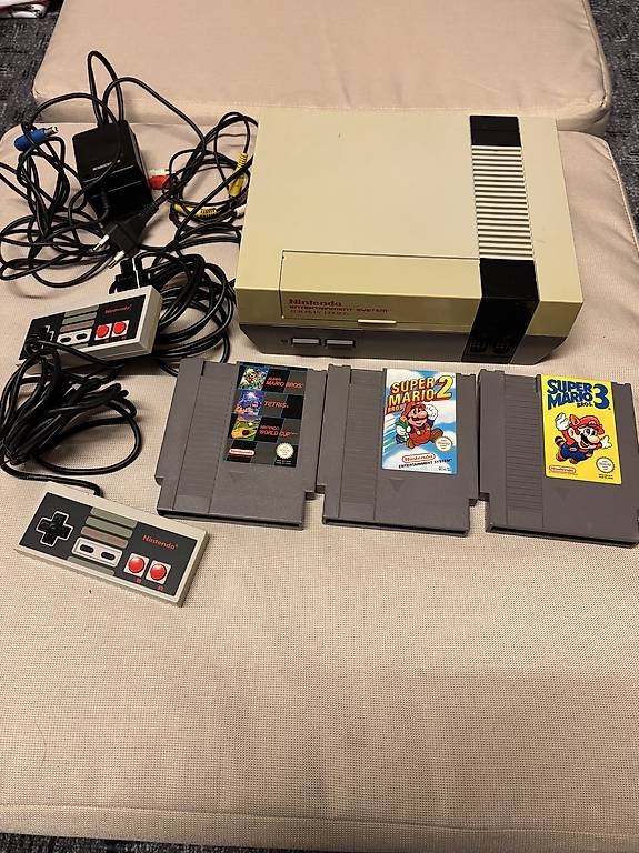 Nintendo NES Konsole plus 3 Mario Spiele im Kanton Zürich - tutti.ch