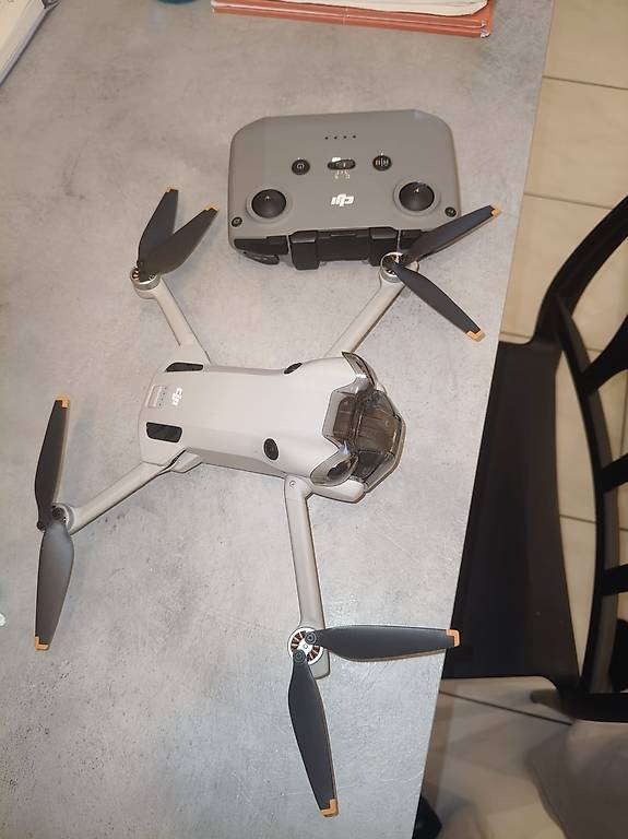 DRONE DJIMINI 4 PRO ANCORA NUOVO im Kanton Tessin - tutti.ch