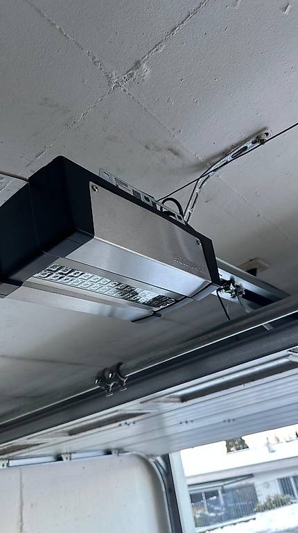Garagentor mit neuem Motor auch einzeln 450x225 im Kanton Schwyz - tutti.ch