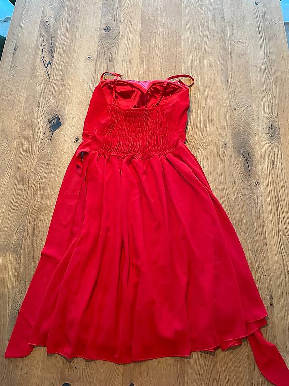 Rotes Kleid im Kanton Basel-Landschaft - tutti.ch