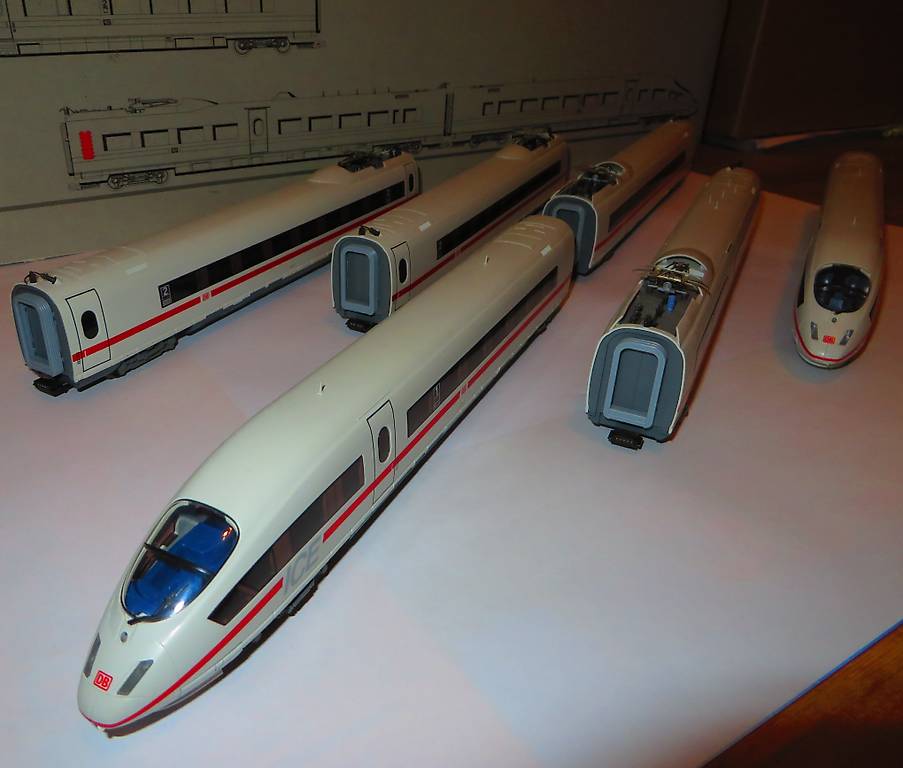 Triebzug Set ICE 3 DB, mit 3 Zusatzwagen, Märklin H0, OVP im Kanton Freiburg - tutti.ch