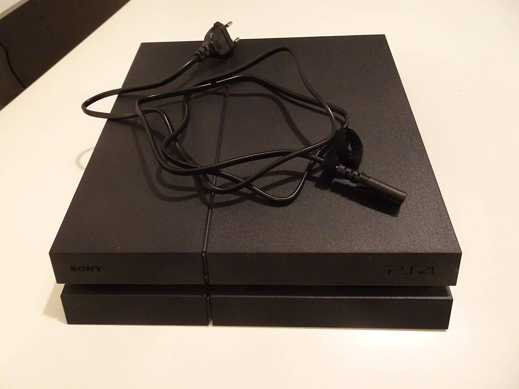 Sony PlayStation 4 - PS4 1 Terabyte und Controller im Kanton Solothurn ...
