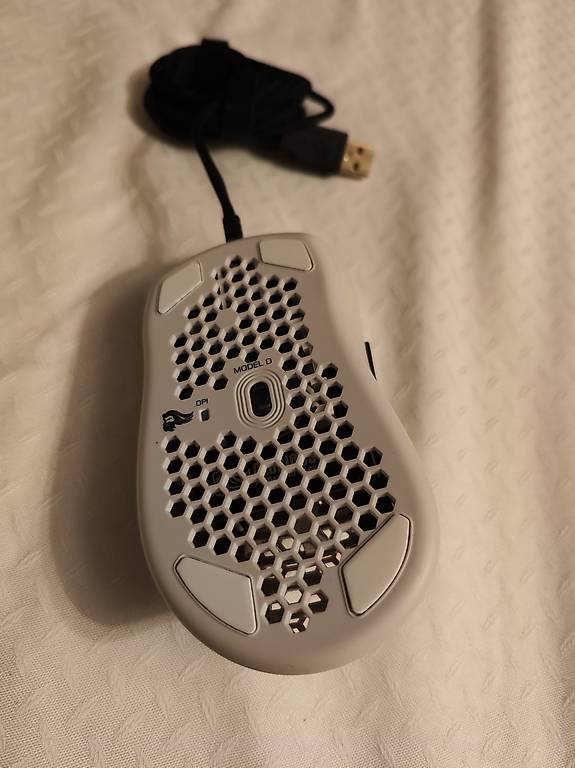 Razer Glorious Model D Gaming Maus Weiss Kabelgebunden im Kanton Luzern ...