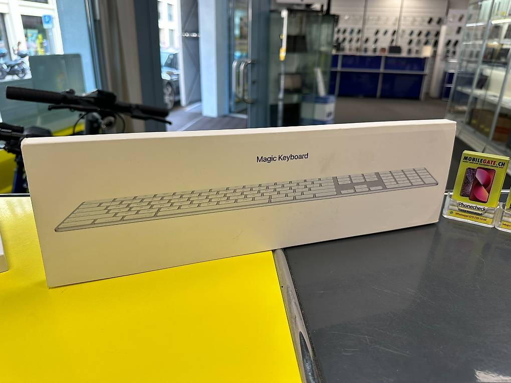 Apple Magic Keyboard mit Touch ID und Ziffern­block 2024 im Kanton ...