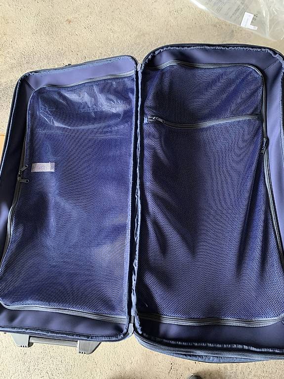 Neue BMW Reisetasche / Reisetrolley im Kanton Zug - tutti.ch