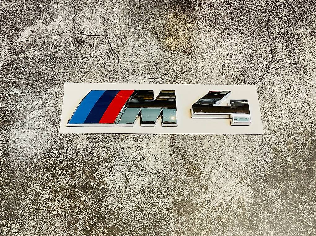 BMW M4 Emblem Logo Schriftzug NEU in Chrom im Kanton Solothurn - tutti.ch