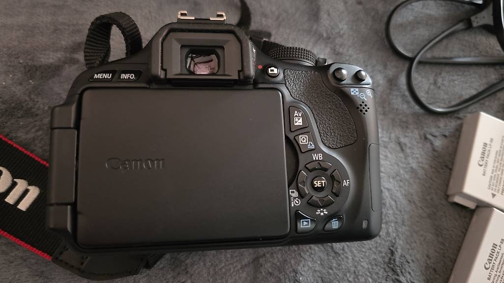 Canon EOS 600D mit Zubehör im Kanton St. Gallen - tutti.ch