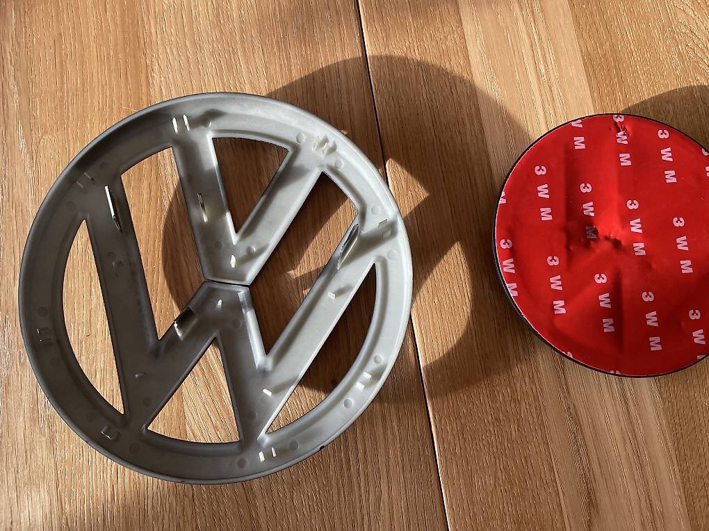 VW T6 Logo/Emblem schwarz matt im Kanton Freiburg - tutti.ch