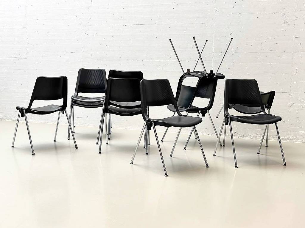 Schwarze Stapelstühle von Albert Stoll Giroflex AG im Kanton Zürich ...
