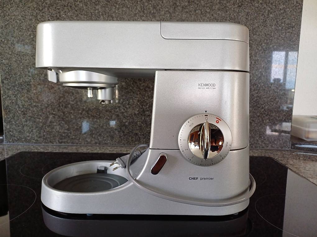 Kenwood Chef Premier Küchenmaschine mit Zubehör im Kanton Zürich - tutti.ch
