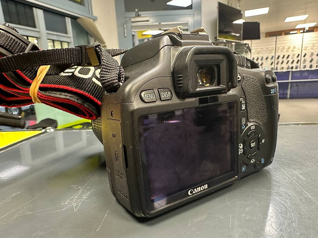 Canon EOS 550D 18-55mm + 18-200mm + Tasche im Kanton Zürich - tutti.ch
