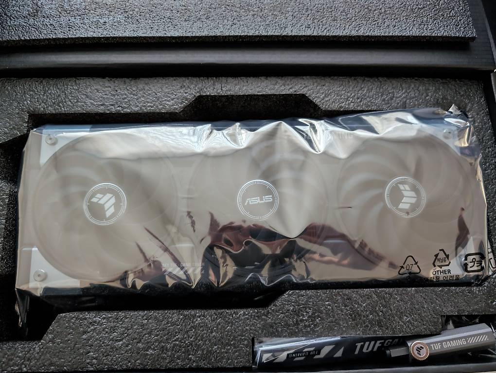 ASUS TUF RTX 5070 O12G GAMING im Kanton Schwyz - tutti.ch