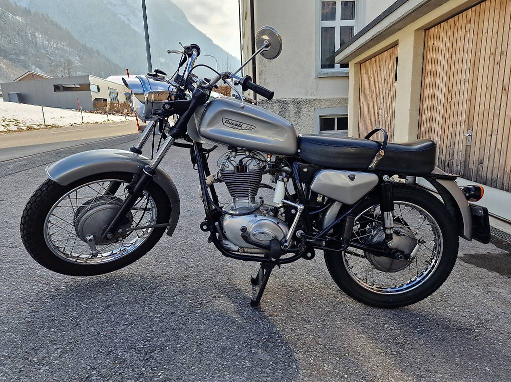 Condor A 350 Motorrad im Kanton Glarus - tutti.ch