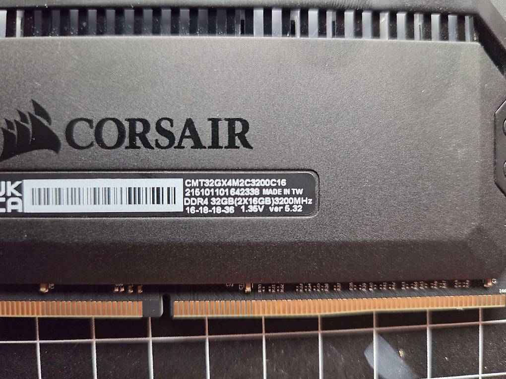 Corsair Dominator DDR4 RAM 32GB (2× 16GB) 3200MT/s im Kanton Aargau ...