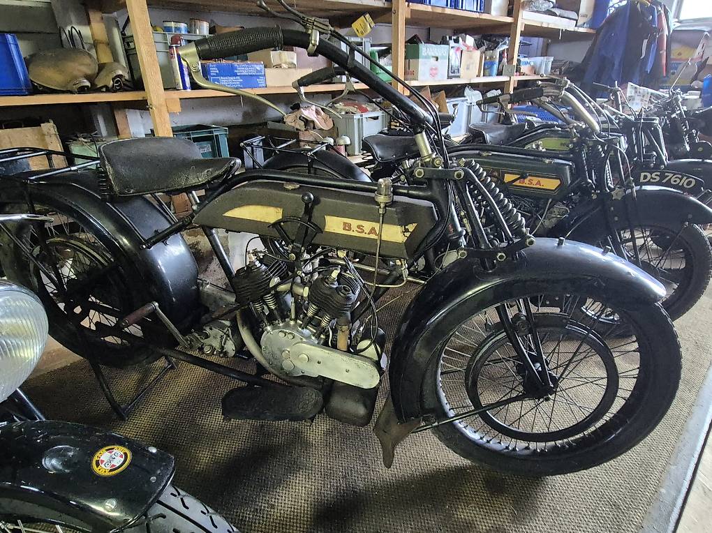 Oldtimer Auto Ford Motorrad England Norton Royal Enfield im Kanton ...