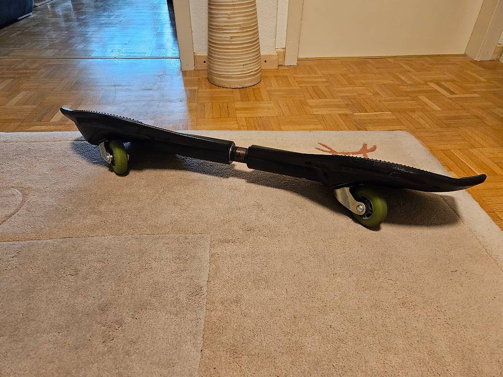 Waveboard / Casterboard mit Totenkopf-Design ? gut erhalten im Kanton ...