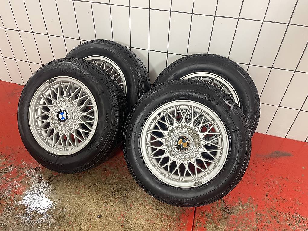BMW E30 15 Zoll ET 24 Felgen in gutem Zustand im Kanton Zürich - tutti.ch