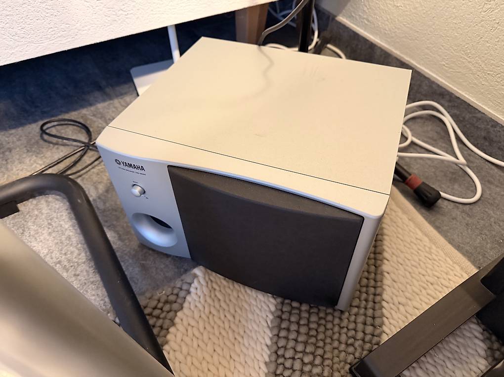 Yamaha Tyros 4 mit Lautsprechersystem und Taschen im Kanton Aargau ...