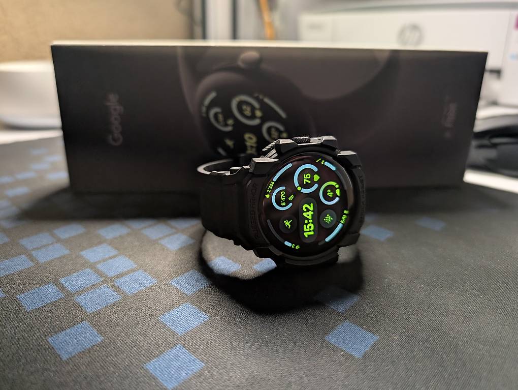 Google Pixel Watch 45MM Wifi inkl Spigen Rugged Band im Kanton ...