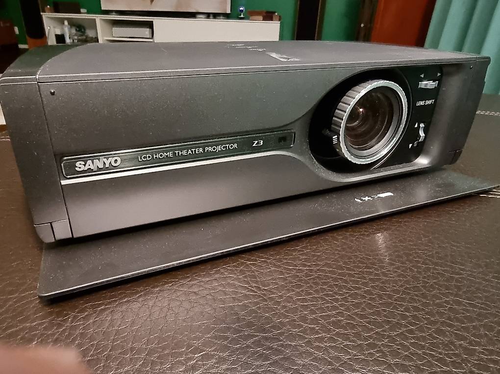 SANYO PLV-Z3 LCD Projektor/Beamer 1080p im Kanton Zürich - tutti.ch