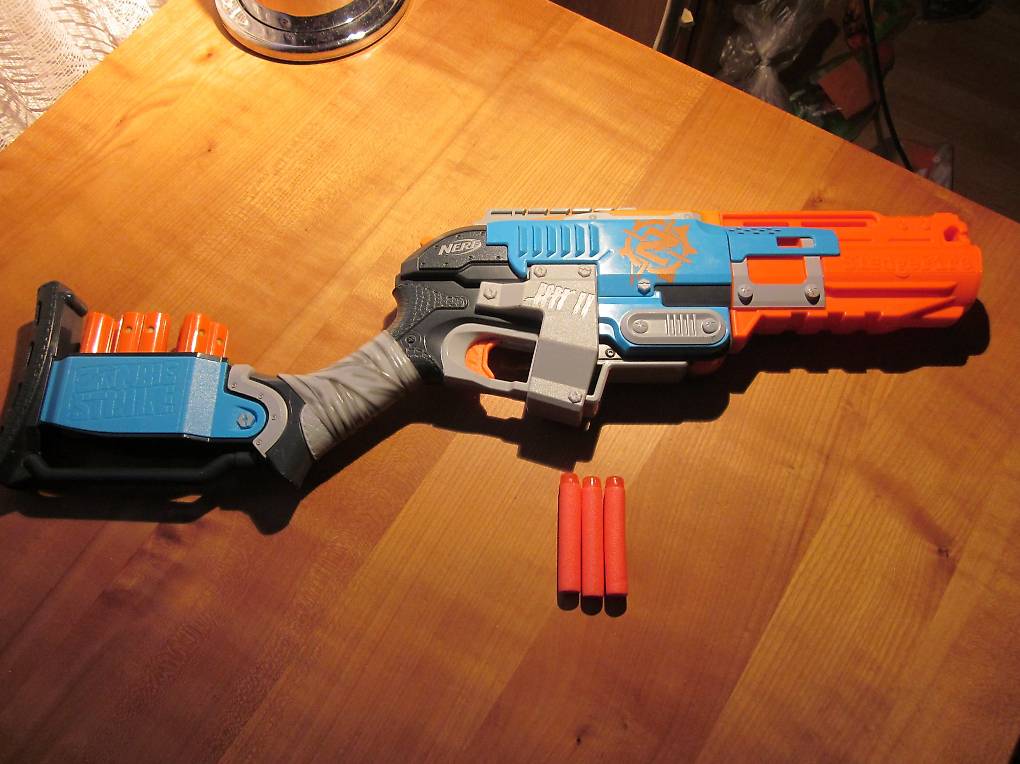 Nerf gun, Modell Zimbie Strike Sledge Fire im Kanton Basel-Landschaft ...
