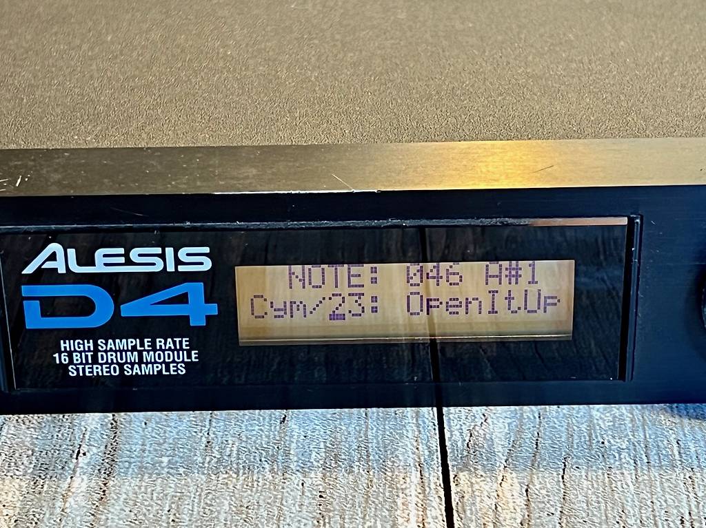 Alesis D4 Midi Drum and Percussion Sound Module im Kanton Schwyz - tutti.ch