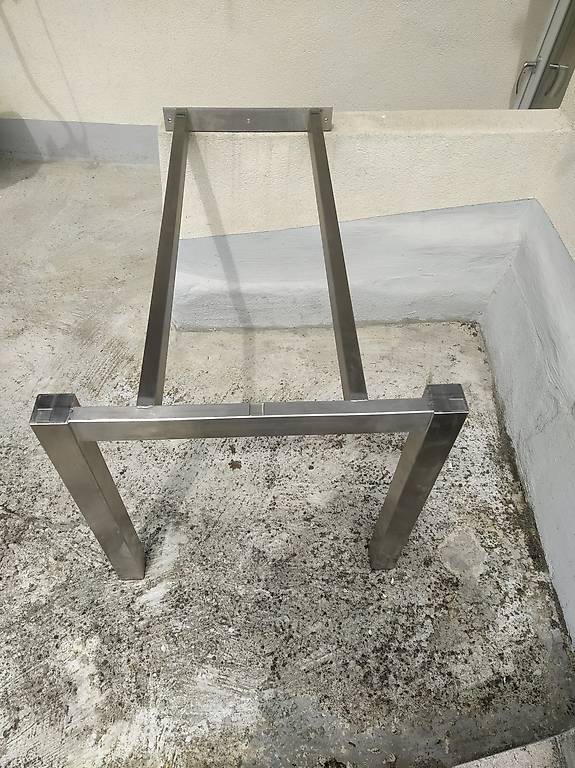 Tischblatt und Fuss / Table avec pied Canton Vaud - tutti.ch