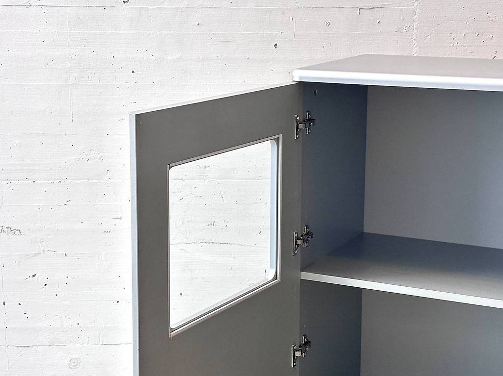Desiger Konmoee / Vitrine von Malibu, 1990er Jahre im Kanton Zürich ...